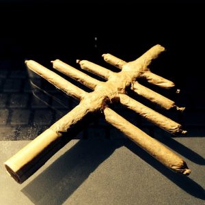 How to Roll a Cross Joint - Stoner Things
