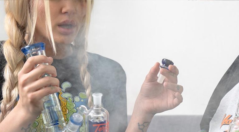 How to Pack and Smoke a Bong Properly - Stoner Things