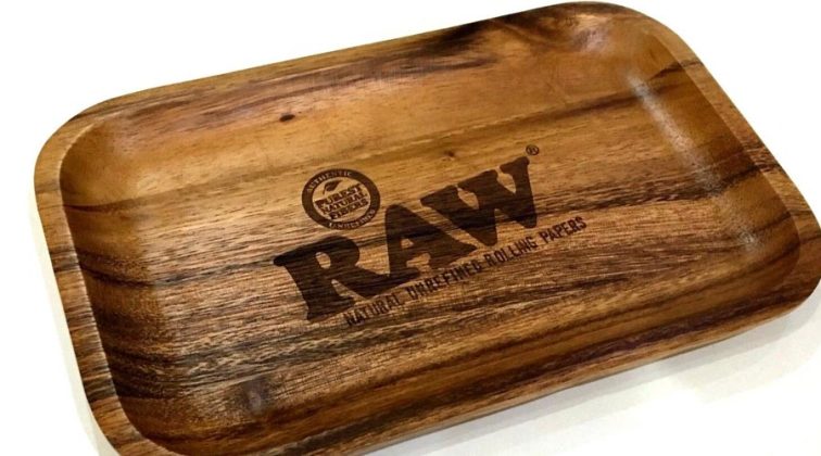 11 Best Weed Rolling Trays For Keeping Tidy - Stoner Things